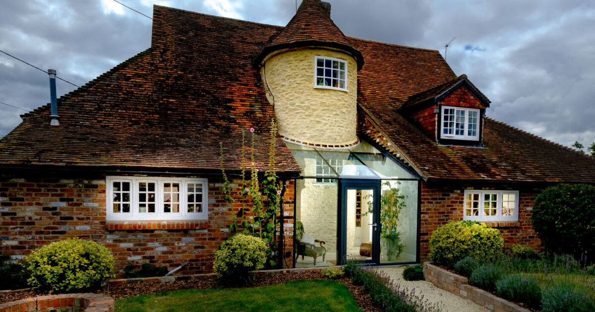 Structural Glazing Features in Listed Oxfordshire Cottage | IQ Glass