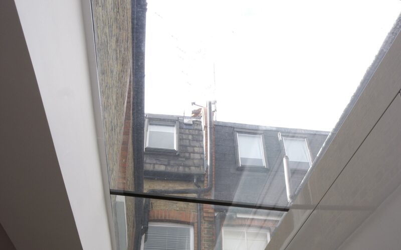 Structural glass roof sidefill extension to South West London home ...
